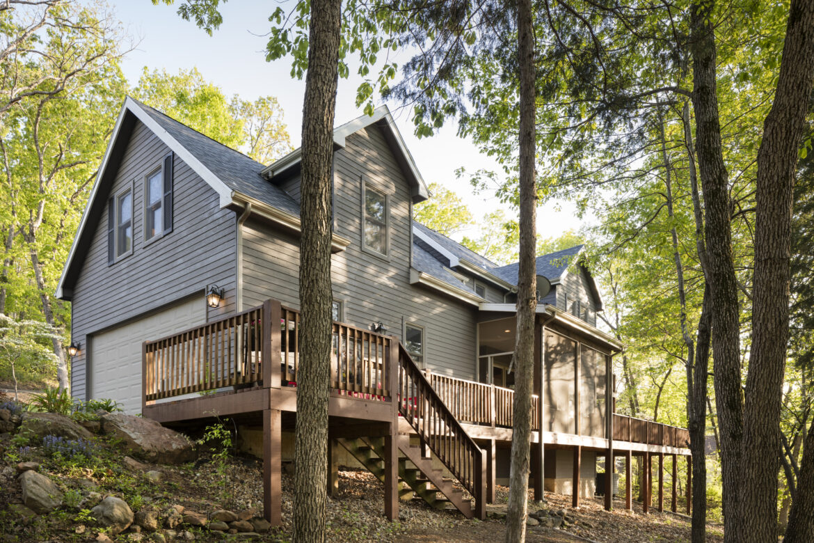 Vacation Rental Homes - Pebble Bay Club - Waterfront Lodging and Grille